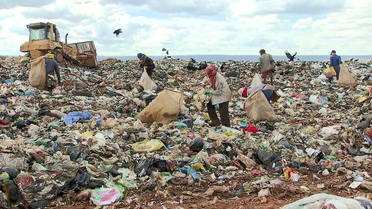 O que explicaria o fato do maior lixão da América Latina continuar ...